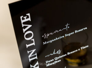 Placa de Bar - Acrílico Preto - Pergaminho Design