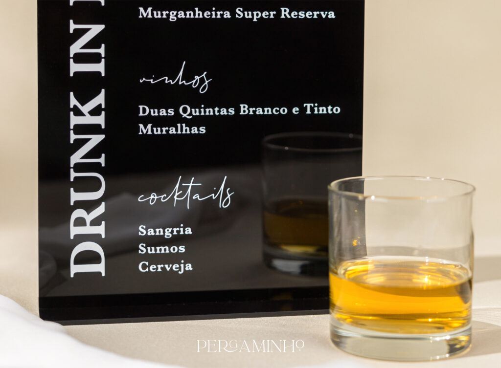 Placa de Bar - Acrílico Preto - Pergaminho Design